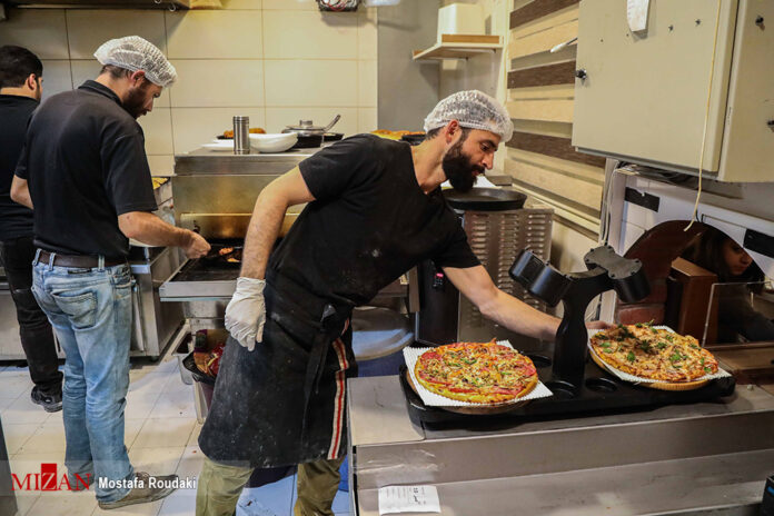 Middle East’s First Robotic Restaurant Opens In Tehran