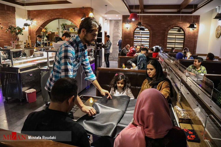 Middle East’s First Robotic Restaurant Opens In Tehran