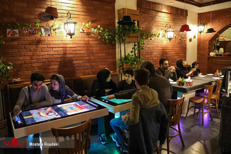 Middle East’s First Robotic Restaurant Opens In Tehran