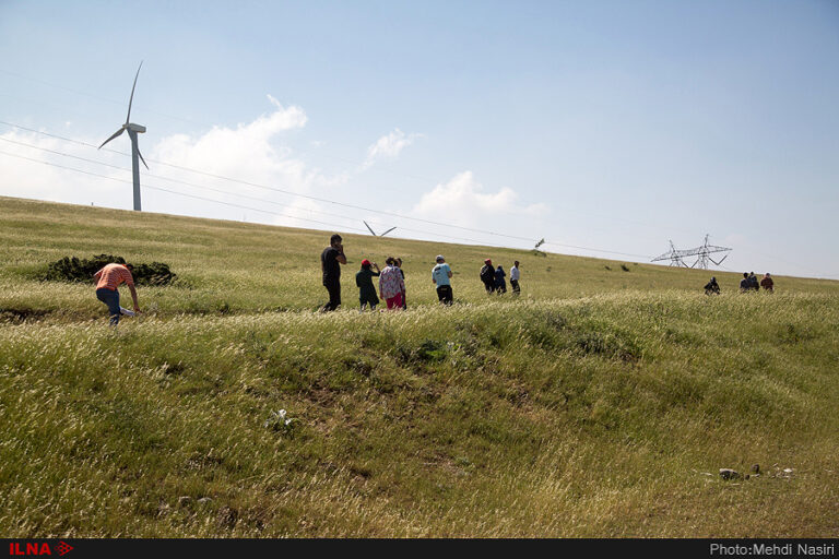 Wind Turbines Of Manjil; Beautiful Kalashtar - Iran Front Page