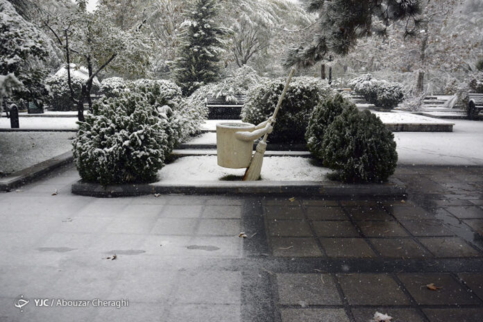 Tehran Citizens Surprised By First Autumn Snowfall - Iran Front Page