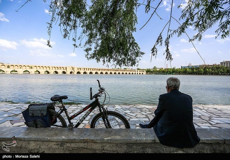 Iran's Beauties In Photos: Isfahan In Spring - Iran Front Page