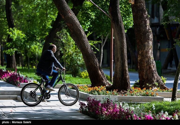 Iran's Beauties In Photos: Isfahan In Spring - Iran Front Page