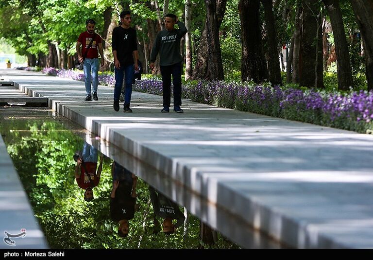 Iran's Beauties In Photos: Isfahan In Spring - Iran Front Page