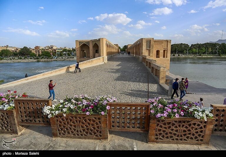 Iran's Beauties In Photos: Isfahan In Spring - Iran Front Page