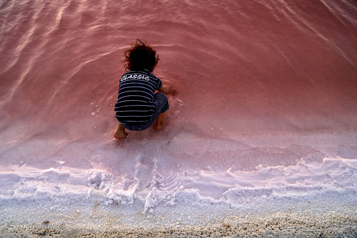 Iran In Photos: Water In Howz Soltan Lake Turns Red - Iran Front Page