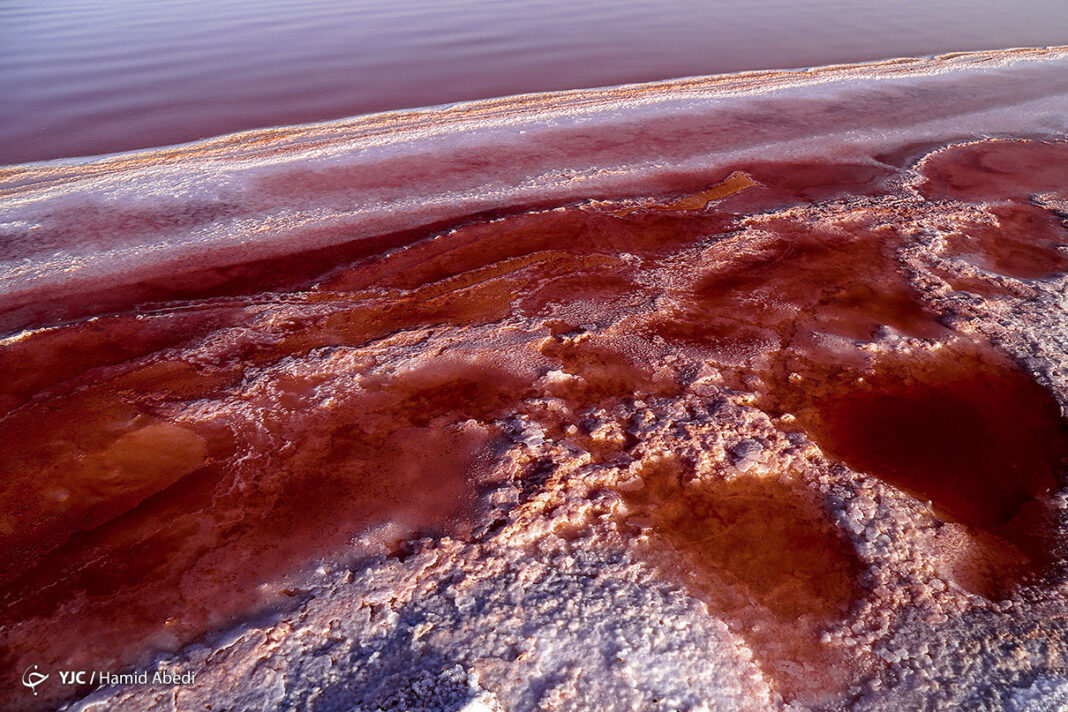 Iran In Photos: Water In Howz Soltan Lake Turns Red - Iran Front Page