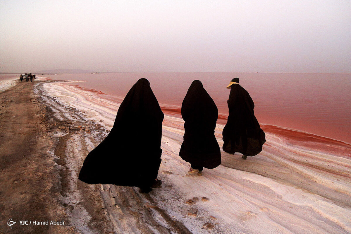 Iran In Photos: Water In Howz Soltan Lake Turns Red - Iran Front Page
