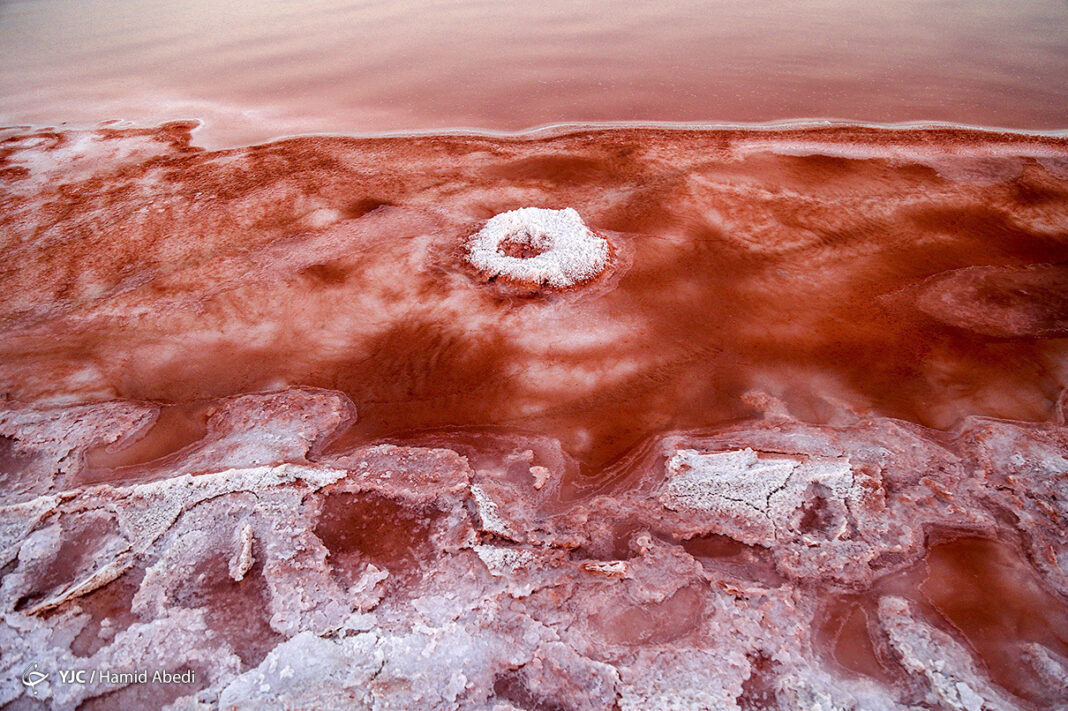 Iran In Photos: Water In Howz Soltan Lake Turns Red - Iran Front Page