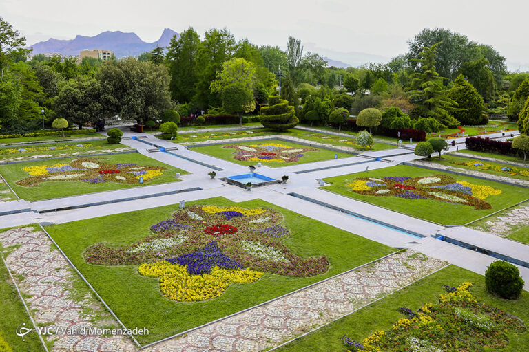 Iran's Beauties In Photos: Flower Garden Of Isfahan - Iran Front Page