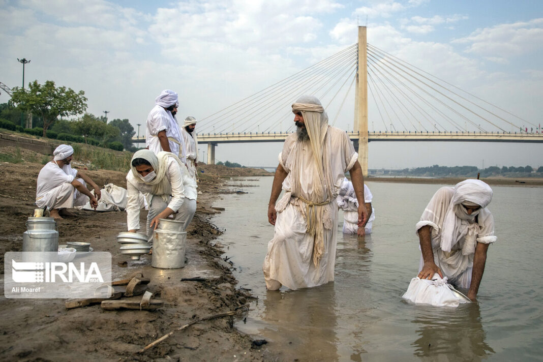 Mandaean Children Baptized In Iran's Karun River - Iran Front Page