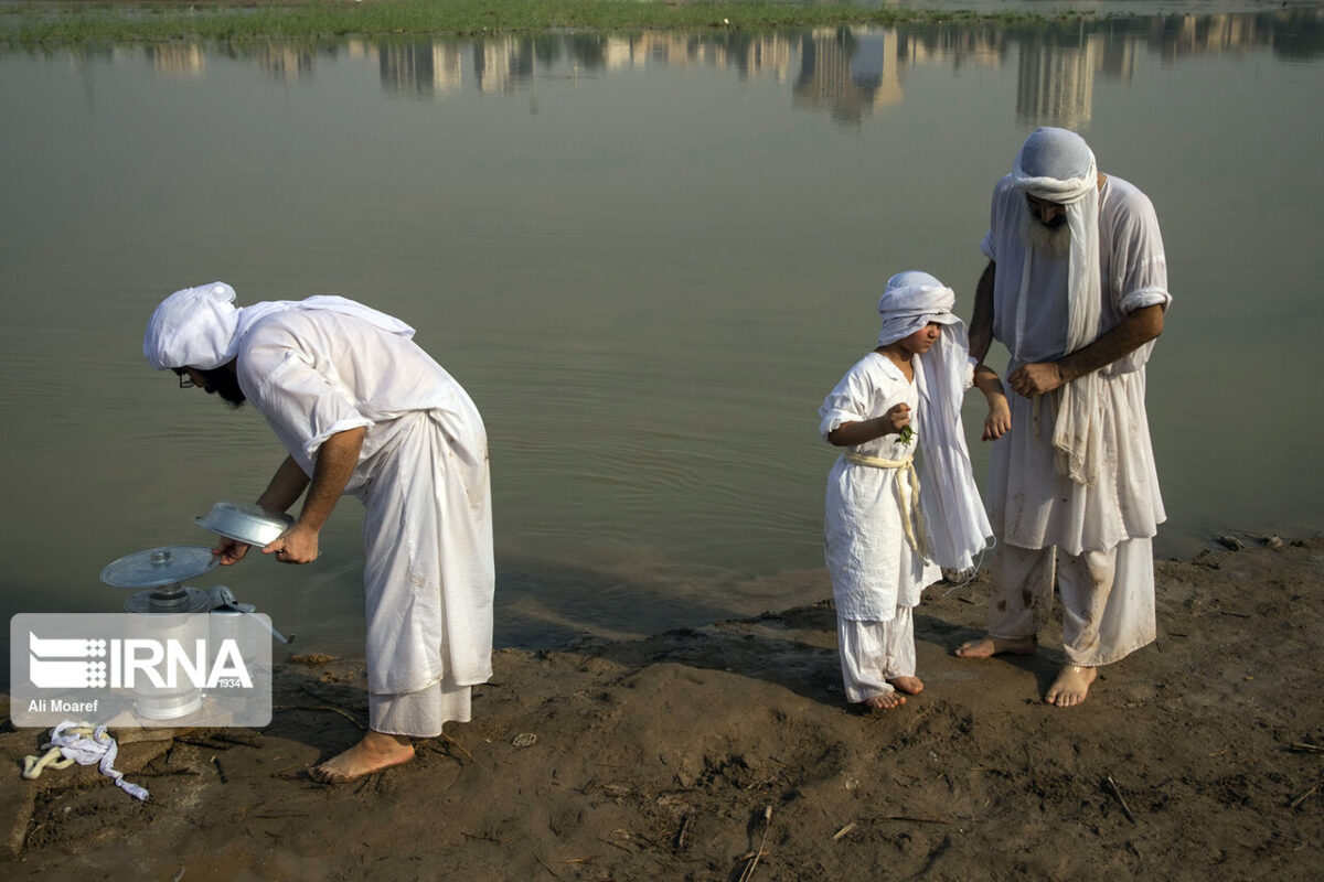 Mandaean Children Baptized In Iran's Karun River - Iran Front Page