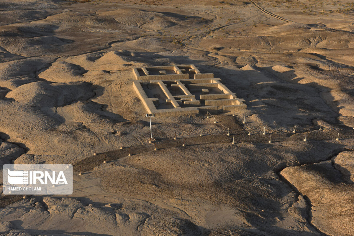 Ancient Iranian City Built On Natural Terrace - Iran Front Page