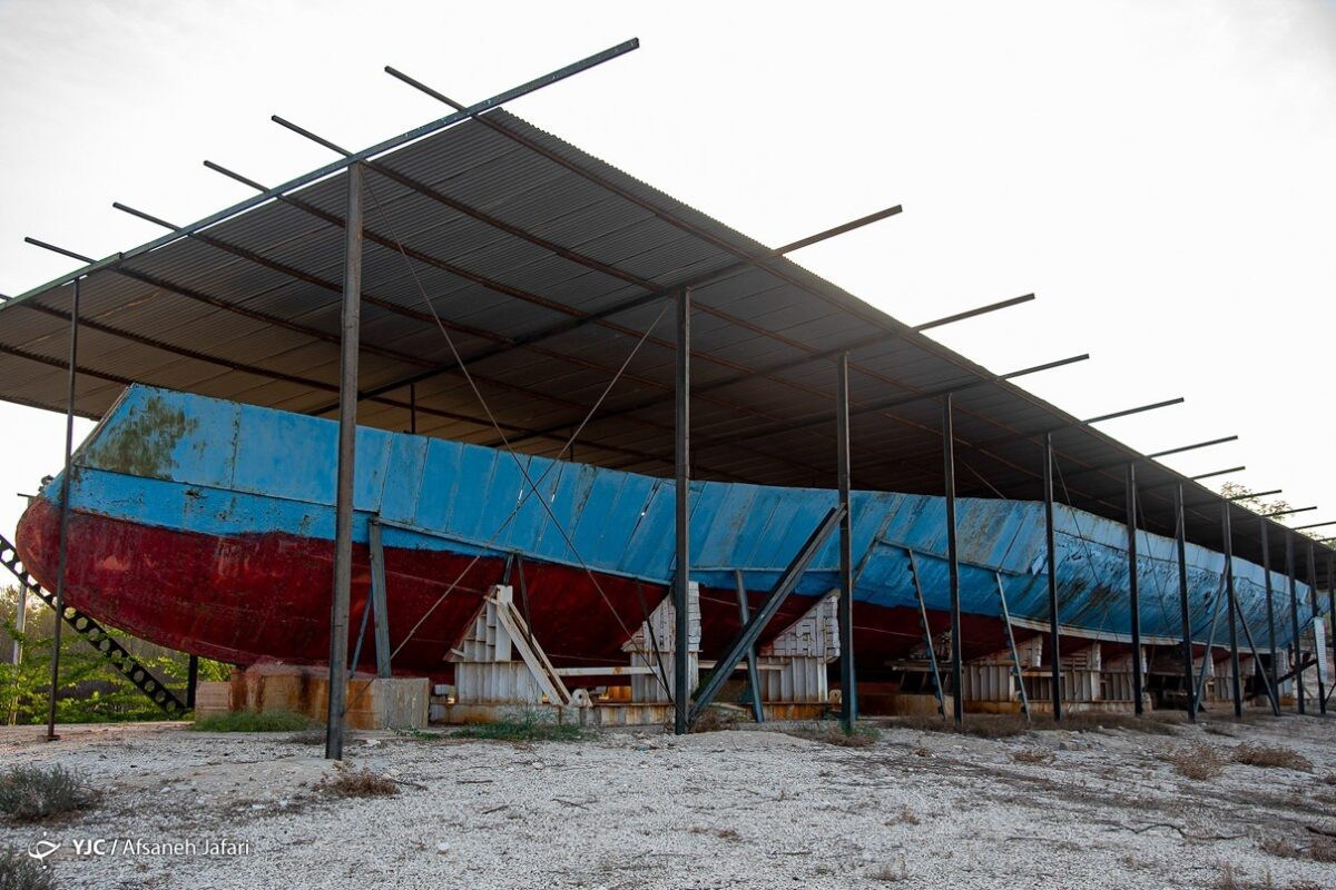 Old Mansion And Maritime Museum Side By Side In Bushehr - Iran Front Page