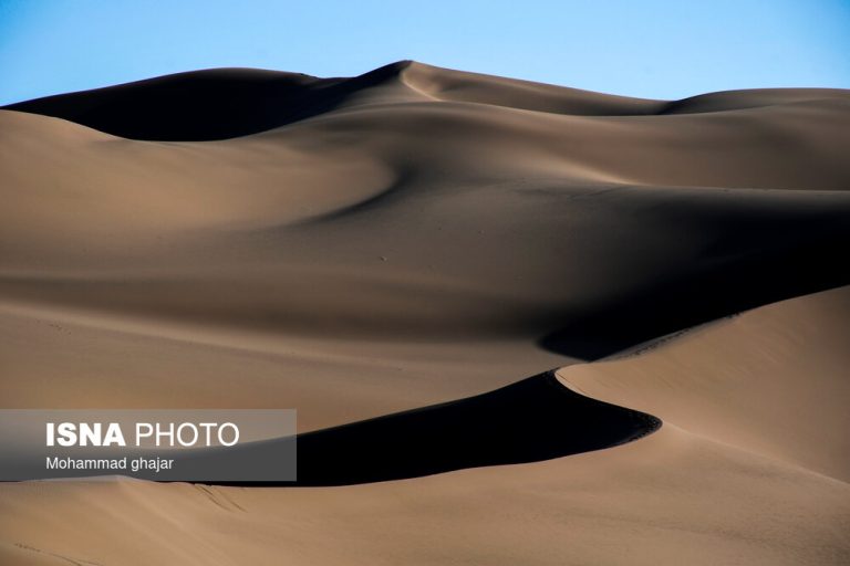 Iran Tourism: Rig-e Zarrin Sand Desert In Yazd - Iran Front Page