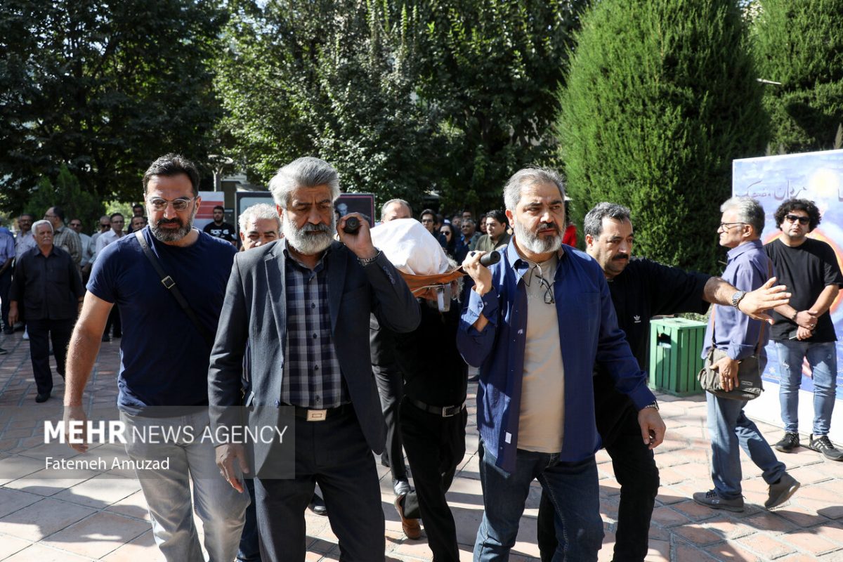 Iranian Actor, Ferdows Kaviani, Laid To Rest - Iran Front Page