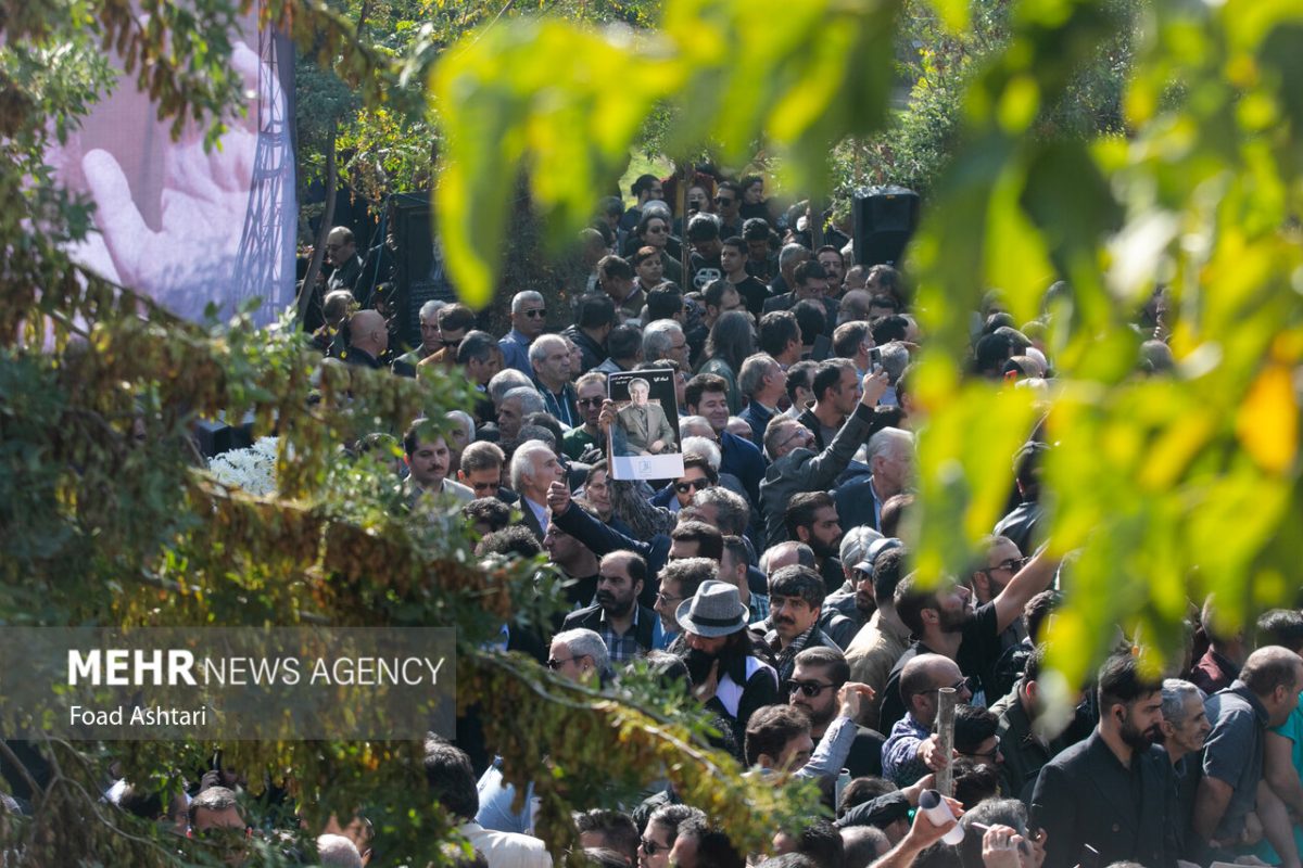 Iranian Singer, Akbar Golpayegani, Laid To Rest - Iran Front Page